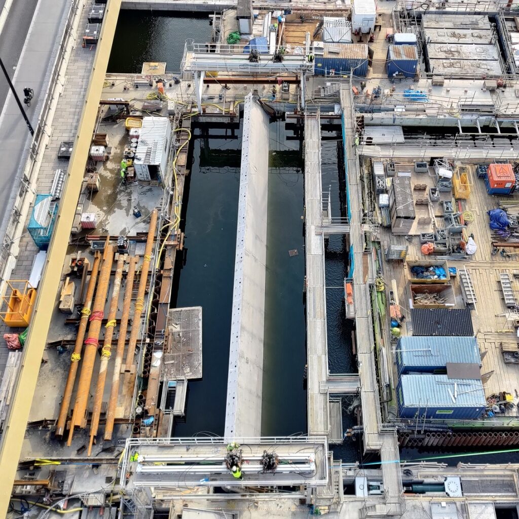 Slussen, Installation of Hatch, part 2 - Bygging Uddemann